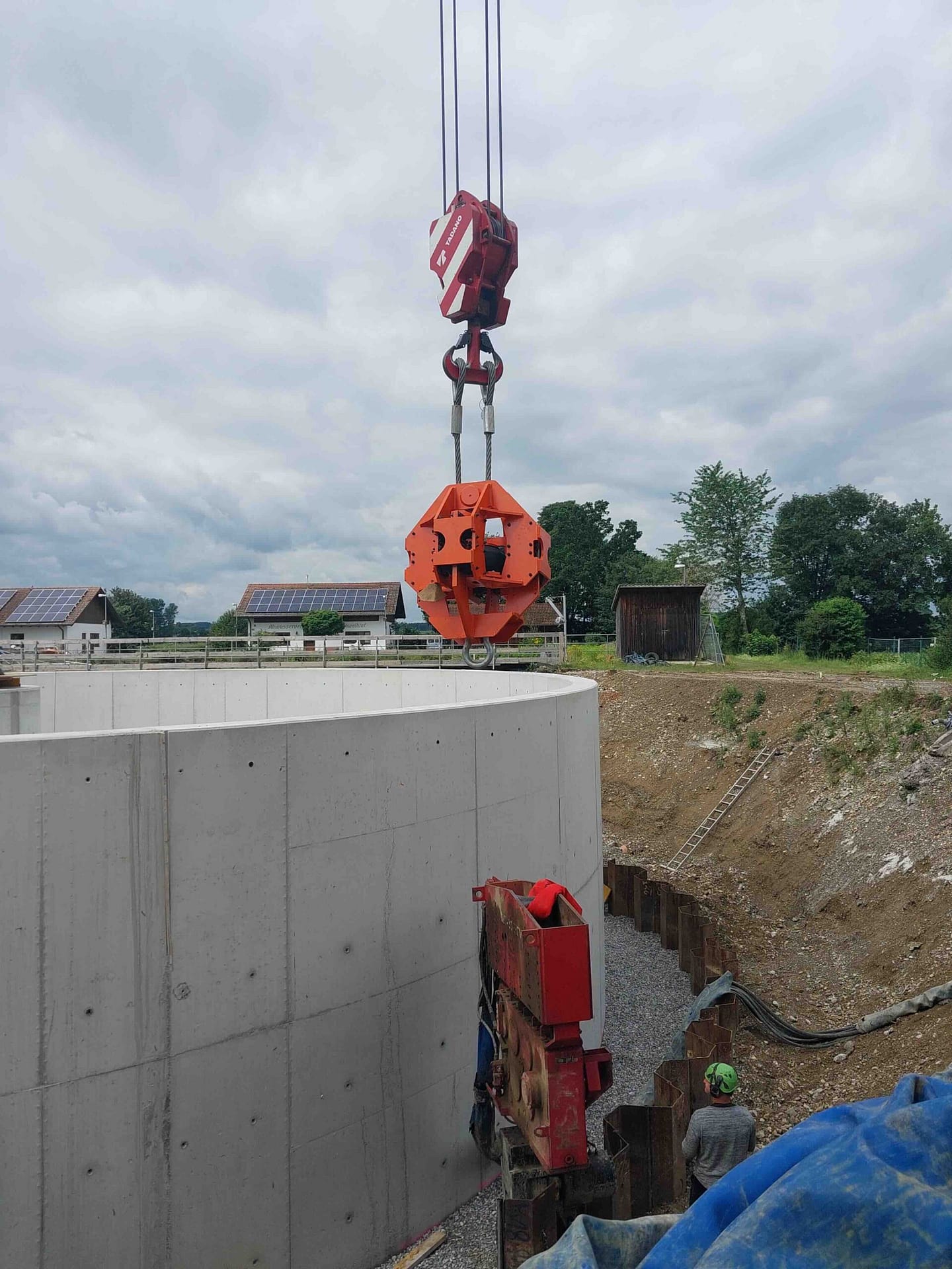 Effective crane protection: sheet pile pulling with crane